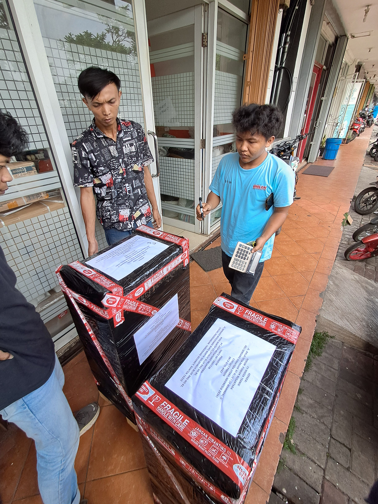 Distributor UPS APC - Distributor Utama UPS APC Indonesia